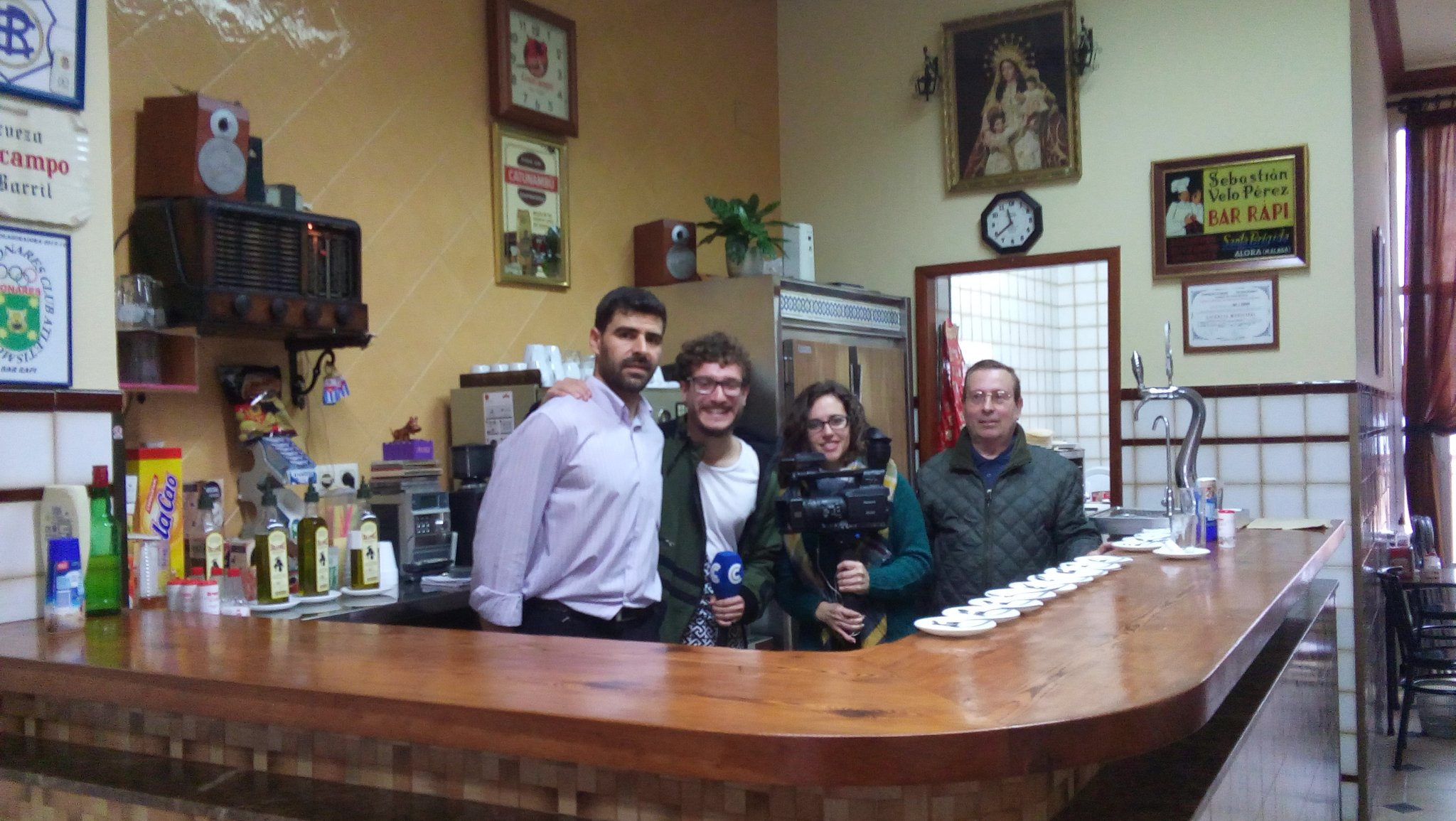 Conocemos la Calle Esperanza, en Bonares, de la mano de Paco Mairena ...